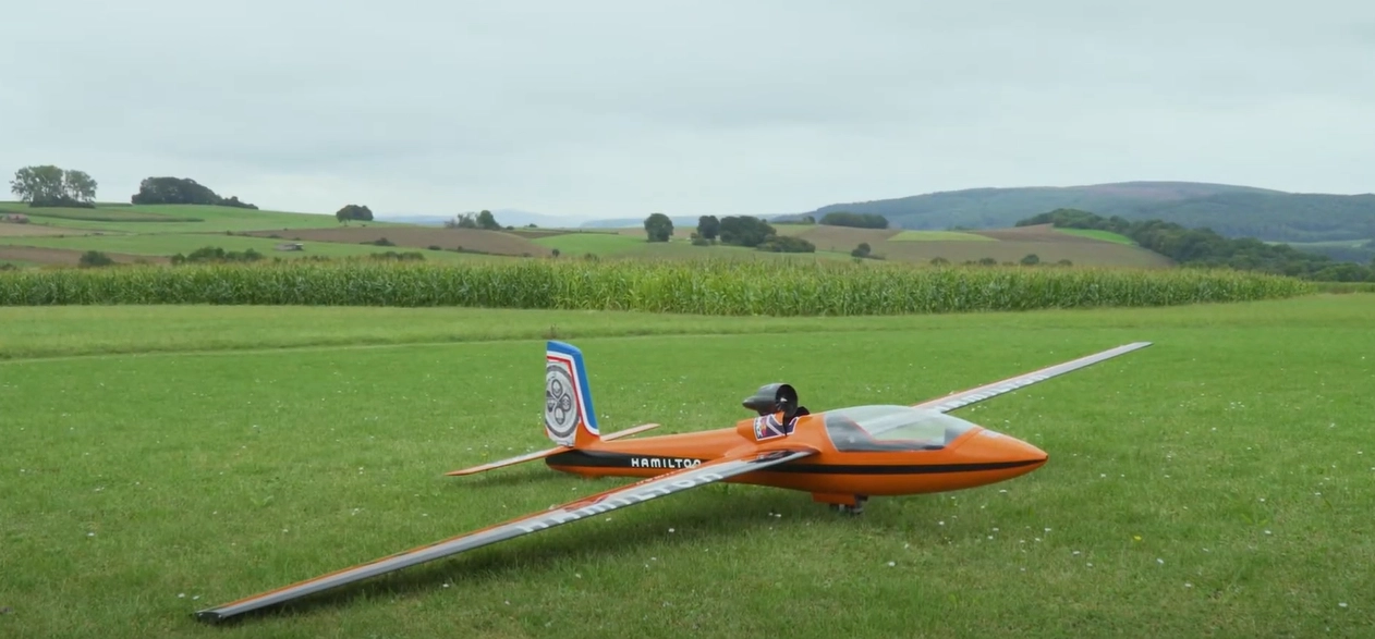 What’s Inside the Mind of a Model Airplane Pilot?