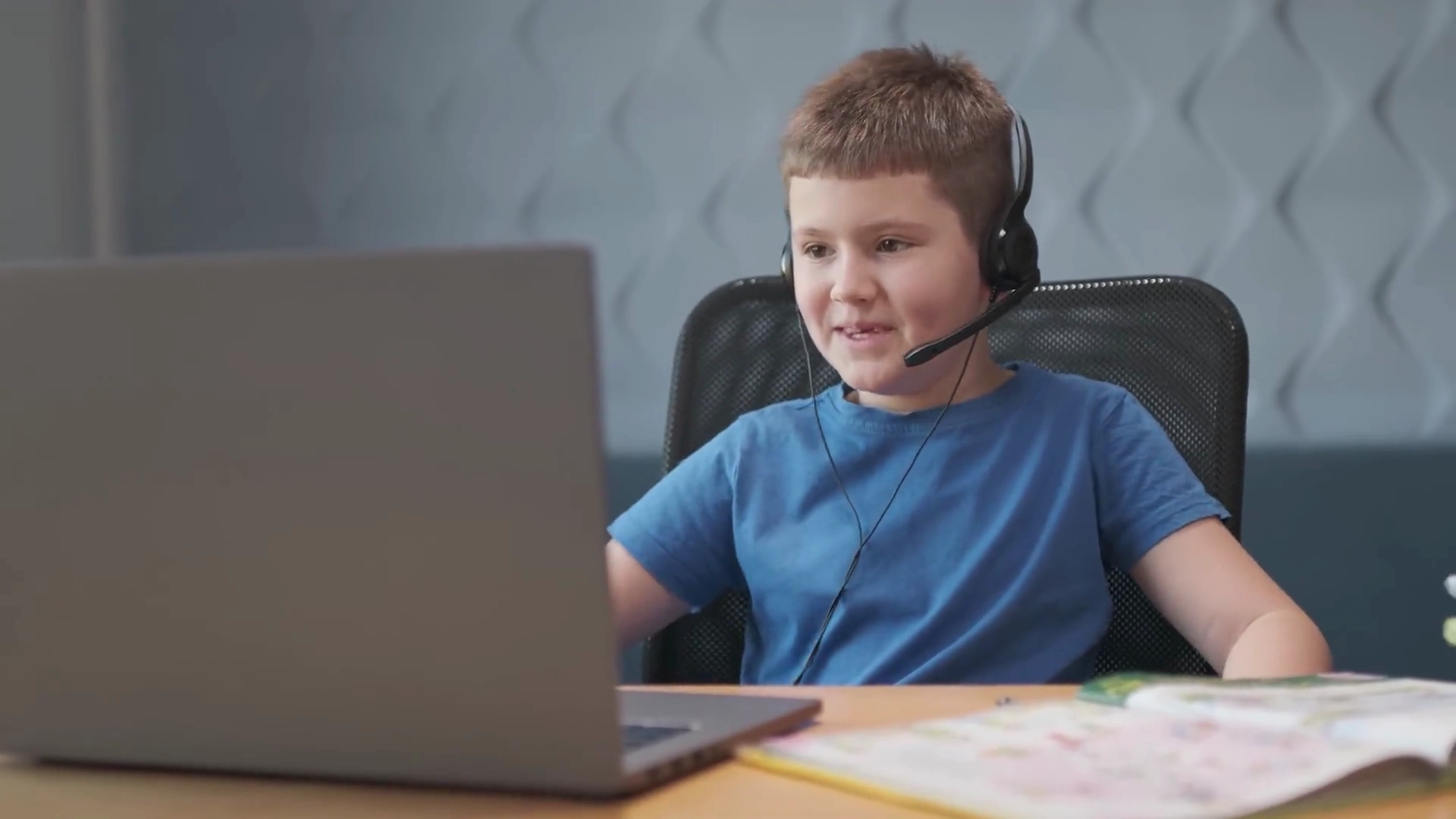 Hybrid Learning Revolution: Connectivity Redefined